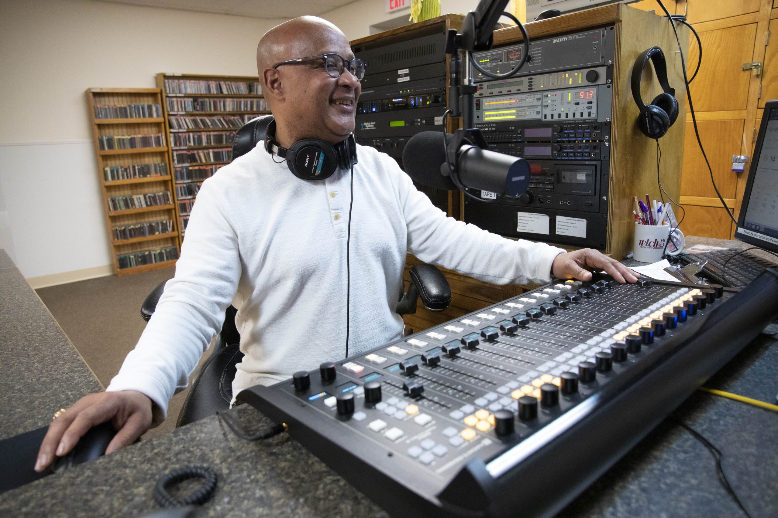 087A7954-min - WLCH Radio Centro